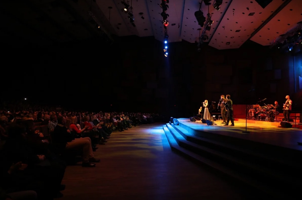 Divanhana magičnim koncertom završila turneju "Zukva" | Novosti | Lisinski